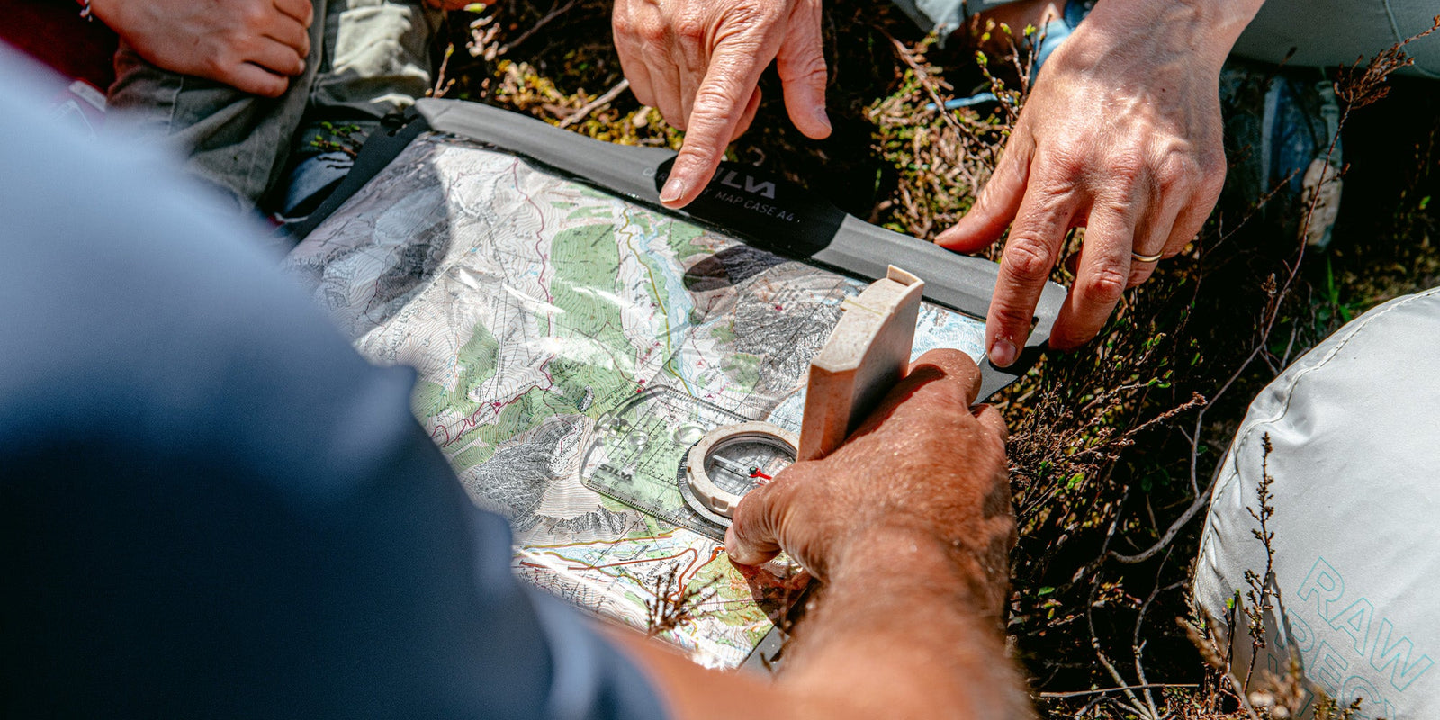 How compasses work - Explaining the core Features- SilvaSweden.com